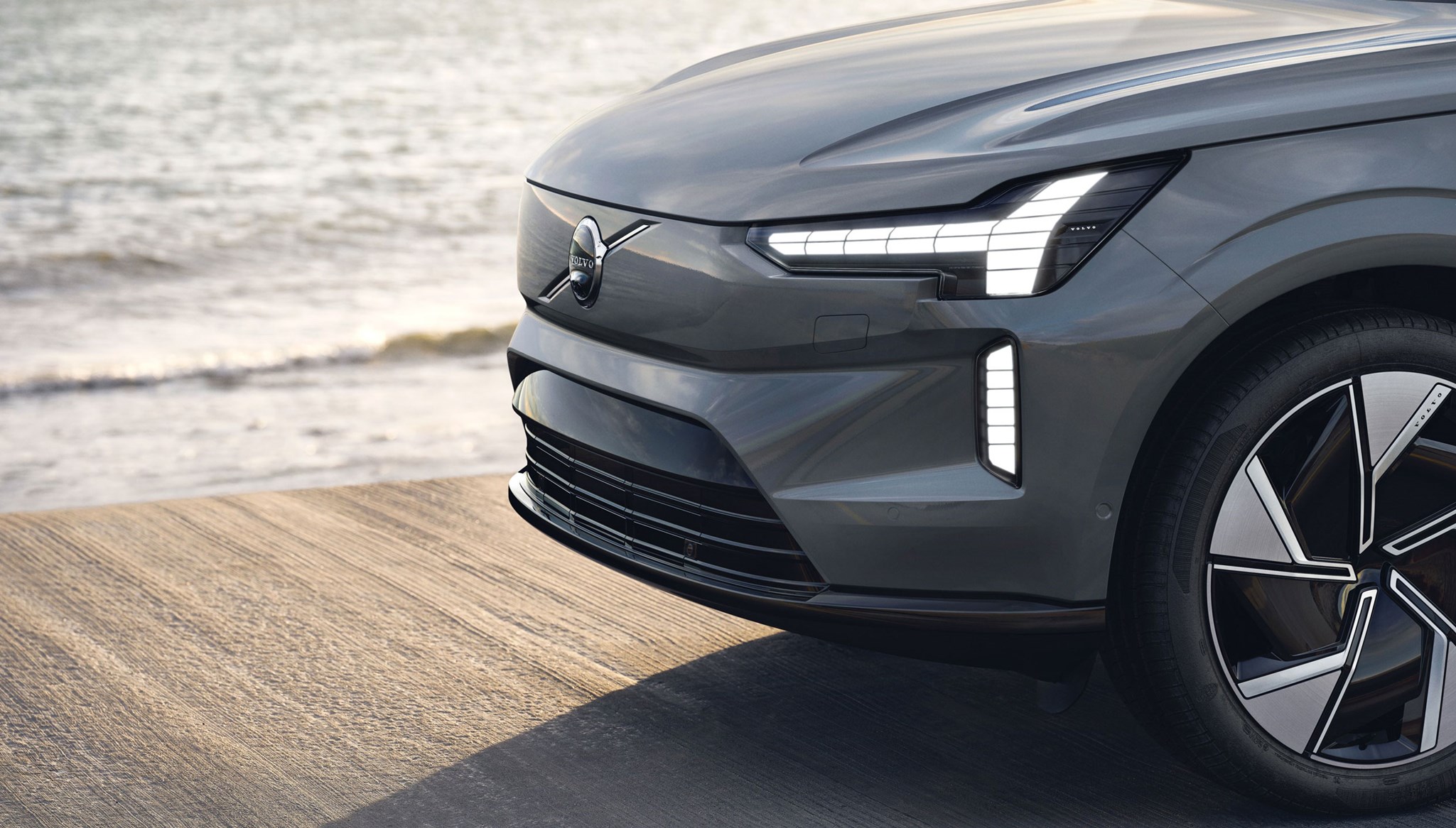 Volvo EX90: electric SUV to get Google maps upgrade