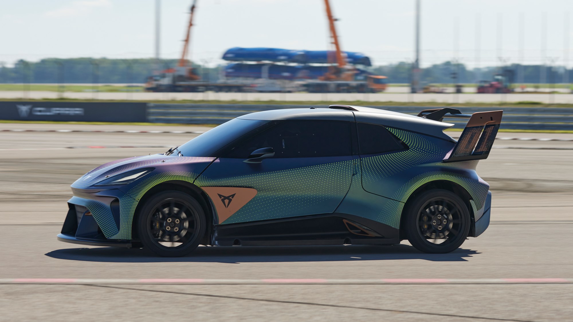 Cupra Exponential Experience: wearing VR goggles at the wheel